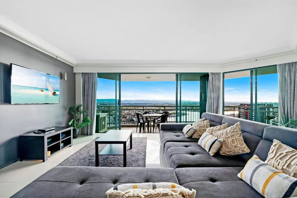 Crown Towers Luxury 3 Bedroom Apartment - GCPA