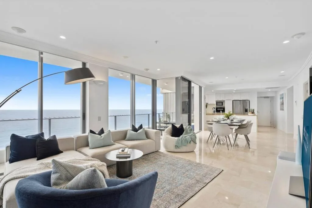 3 Bedroom Luxury Beachfront Apartment in Broadbeach at Verve - Gold ...